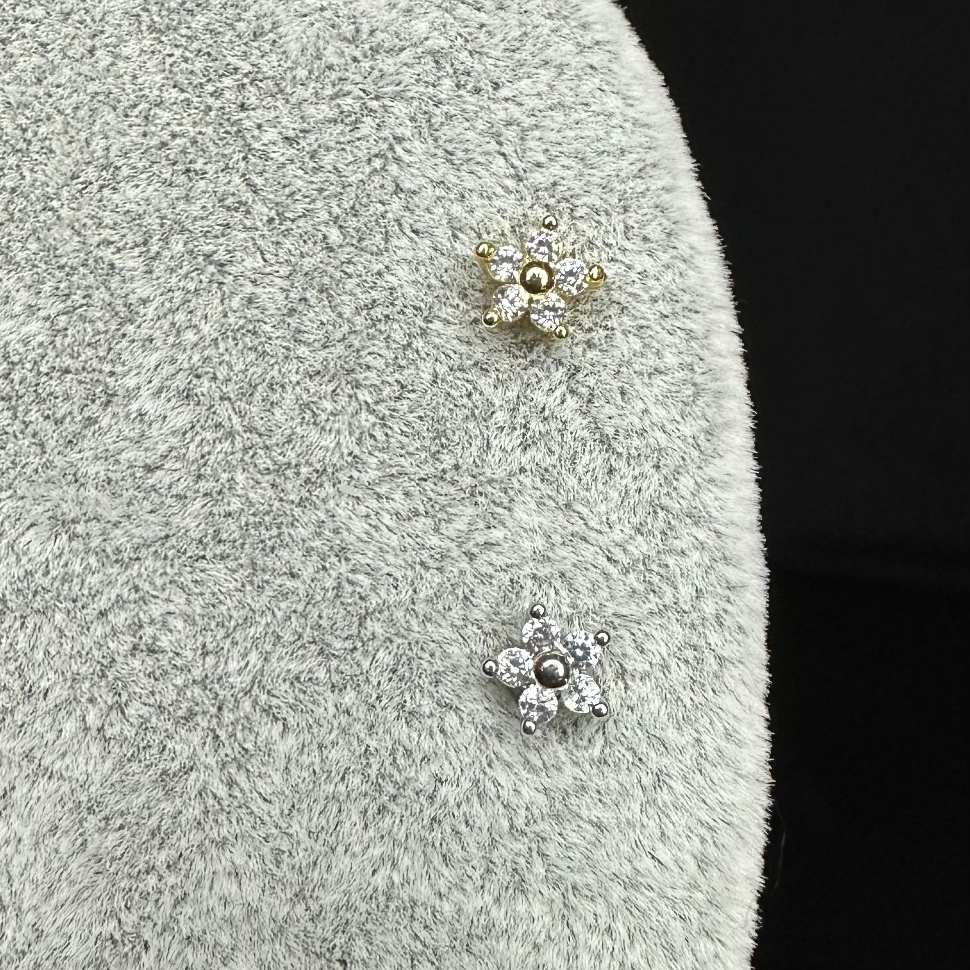 Flower mono – Riri Piercing